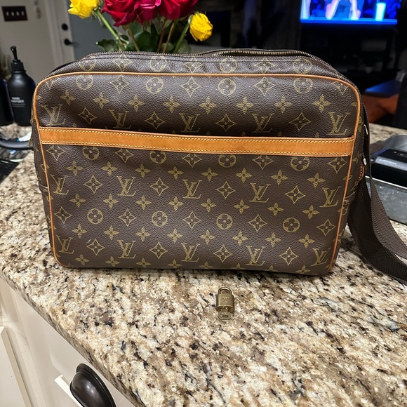 Louis Vuitton | Bags | Louis Vuitton Gm Reporter | Poshmark